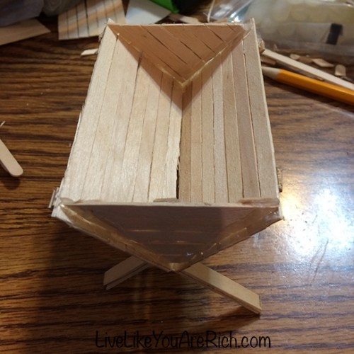 How To Make a Small Wood Manger
