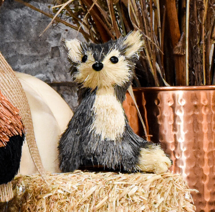 Thanksgiving Sisal Animal Mantel - Live Like You Are Rich