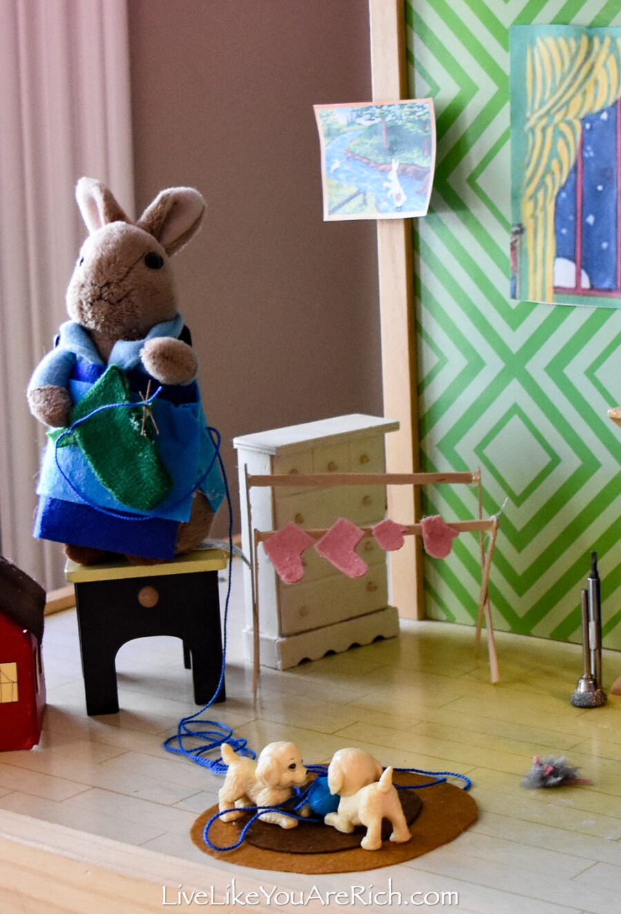 Elf on the Shelf: Goodnight Moon - Live Like You Are Rich