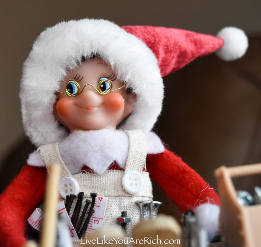 Elf on the Shelf: Pepper's Toy Shop - Live Like You Are Rich