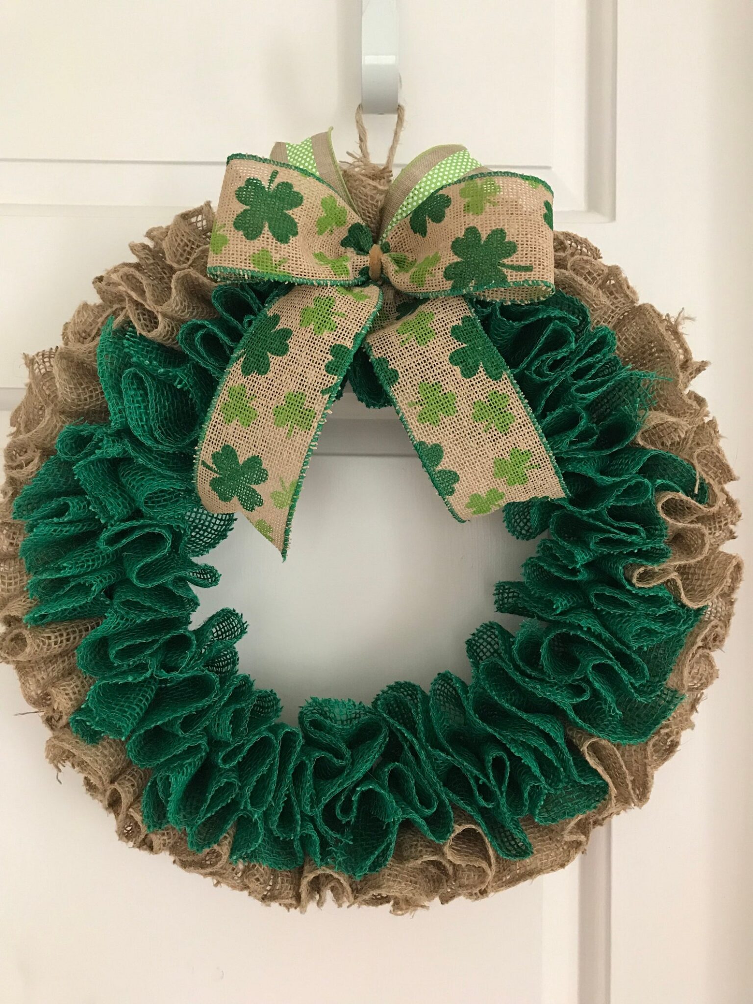 43 Modern and Simple St. Patrick's Day Wreaths - Live Like You Are Rich