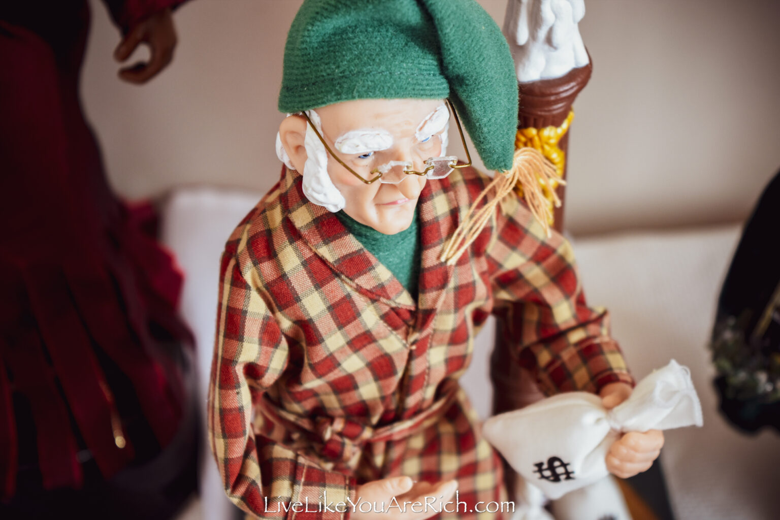 Elf on the Shelf: A Christmas Carol - Live Like You Are Rich