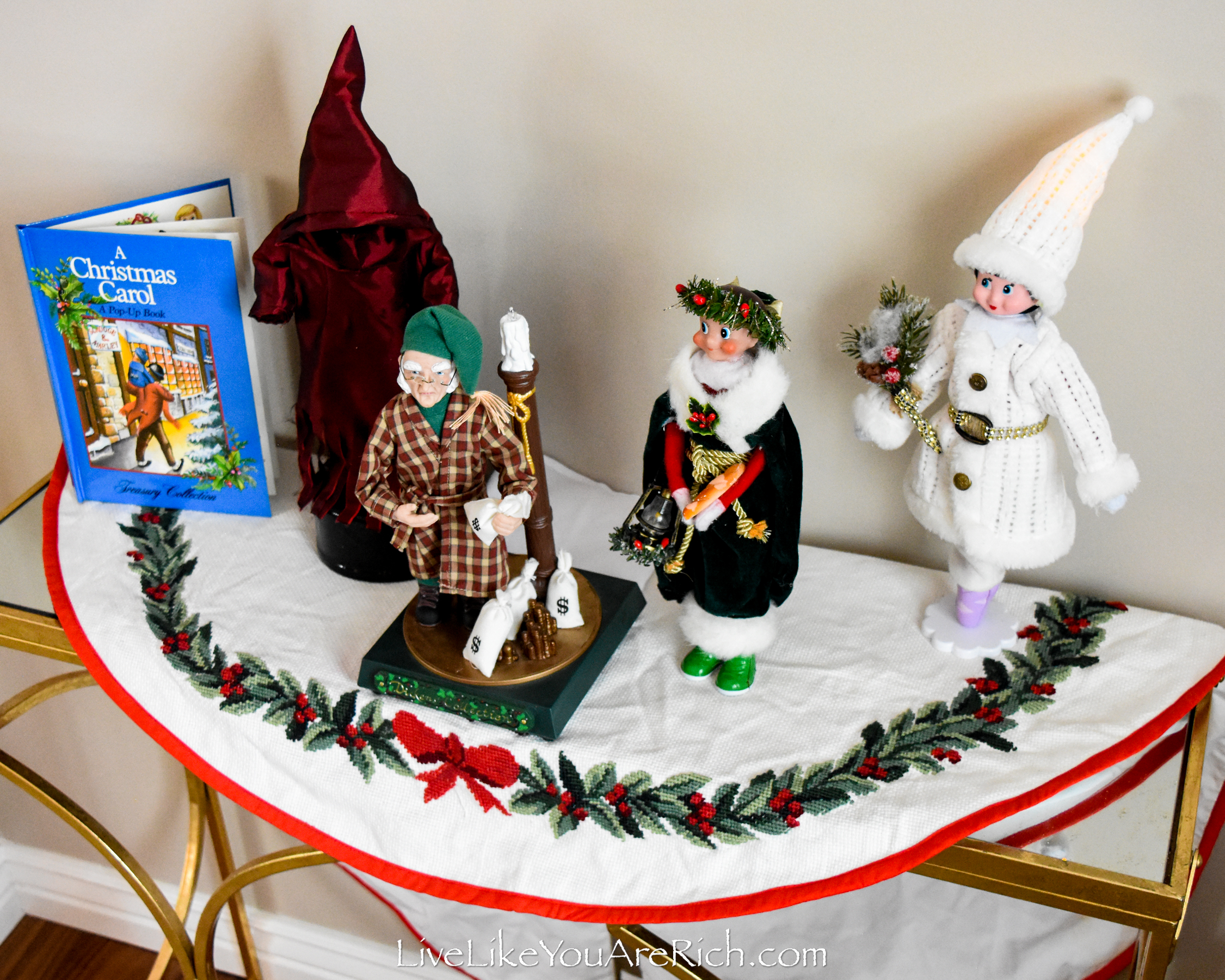 Elf on the Shelf_ A Christmas Carol-3 - Live Like You Are Rich