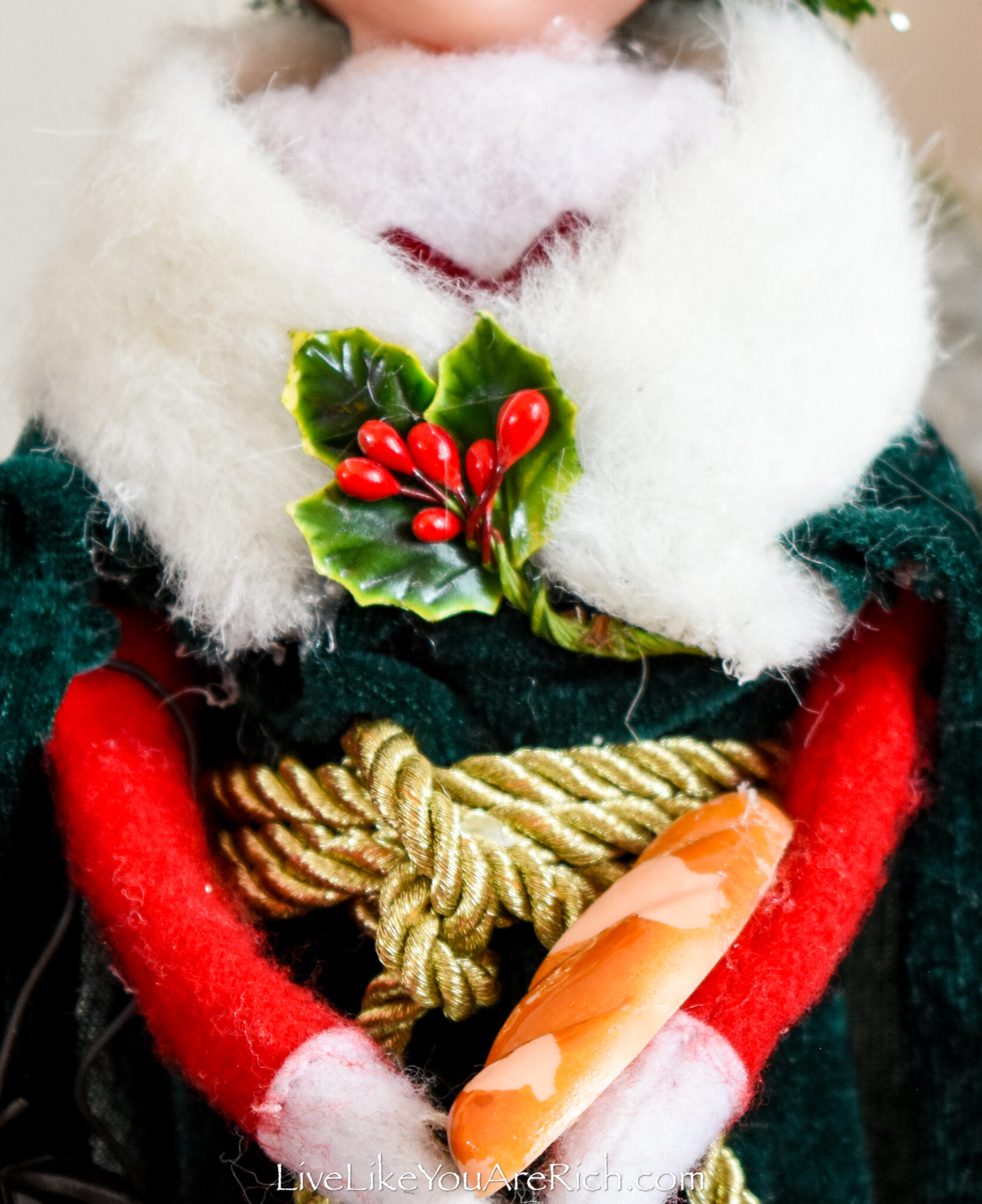 Elf on the Shelf: A Christmas Carol - Live Like You Are Rich