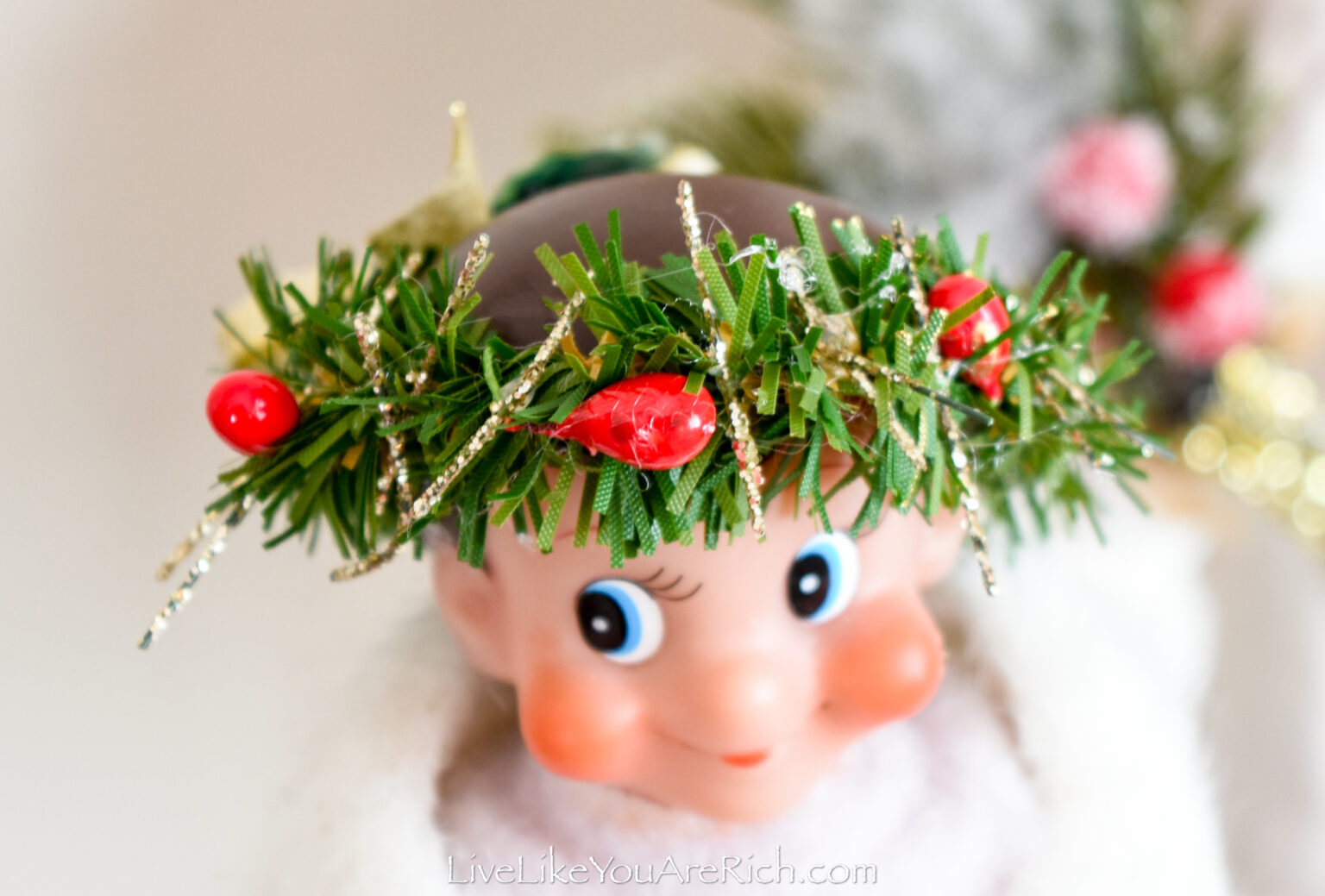 Elf on the Shelf: A Christmas Carol - Live Like You Are Rich