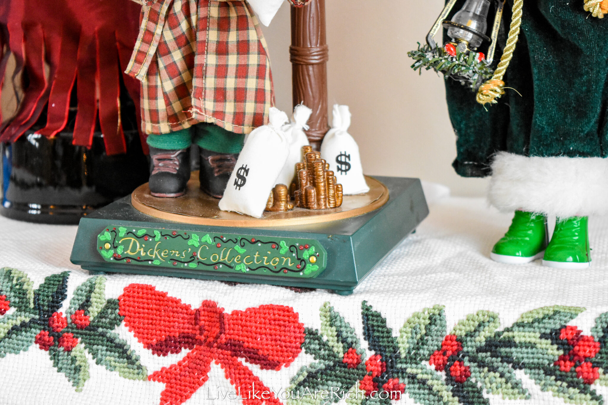 Elf on the Shelf: A Christmas Carol - Live Like You Are Rich