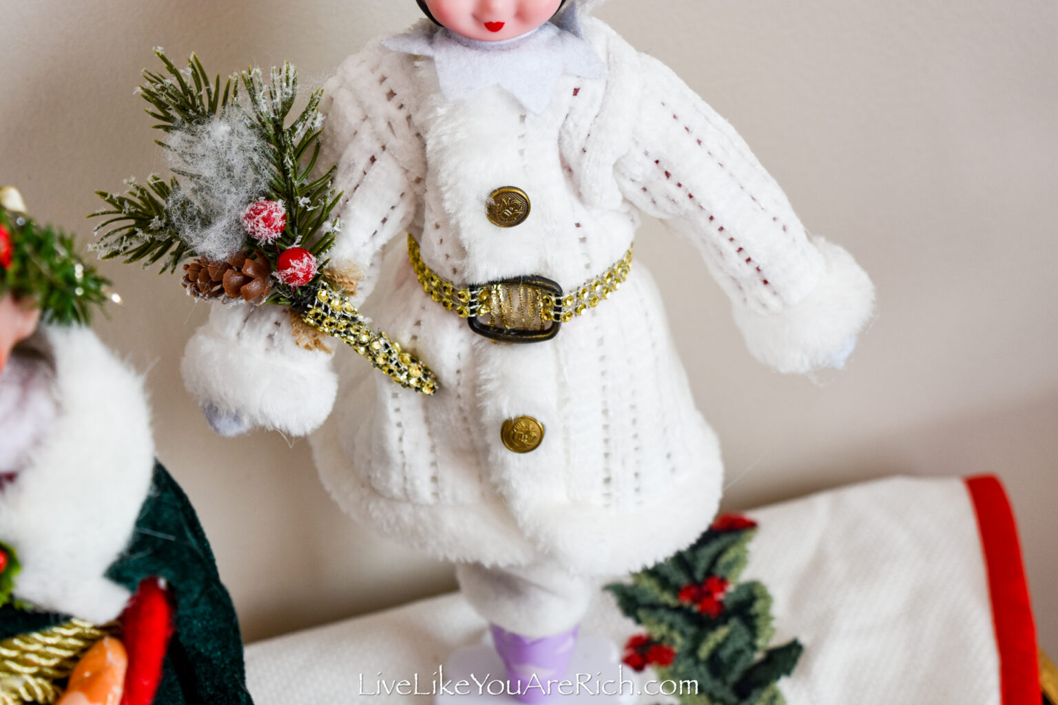 Elf on the Shelf: A Christmas Carol - Live Like You Are Rich