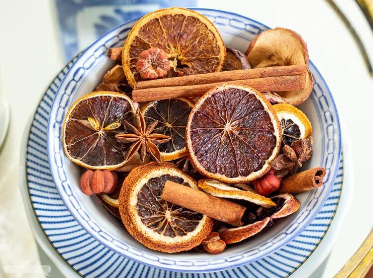21 Christmas Potpourri Recipes - Make Your Home Smell Like the Holidays ...