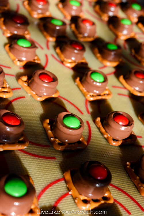 How to Make M&M and Rolo Pretzels - Live Like You Are Rich