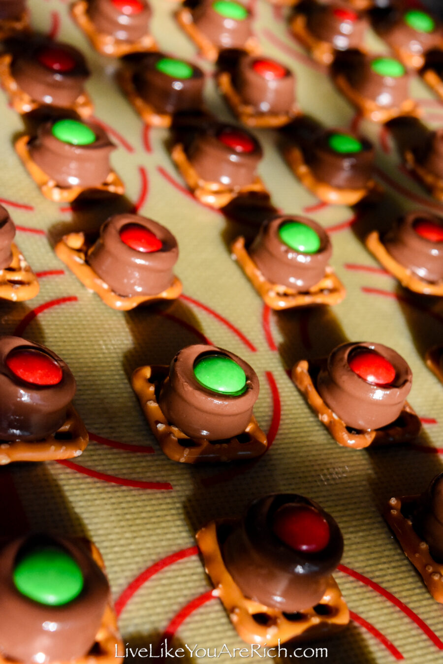 How to Make M&M and Rolo Pretzels - Live Like You Are Rich