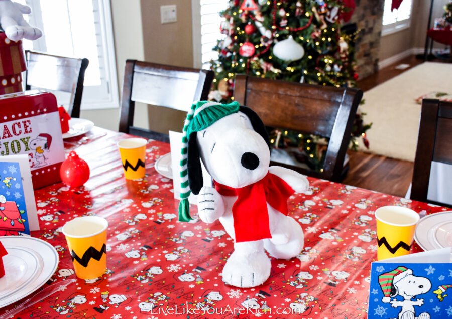 Christmas Tablescape: Snoopy from Peanuts - Live Like You Are Rich