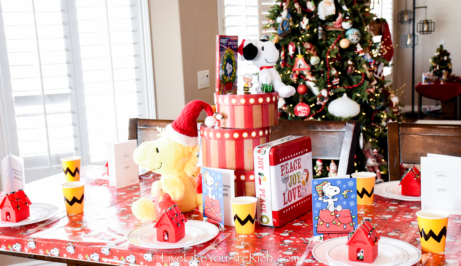 Christmas Tablescape Snoopy-2 - Live Like You Are Rich