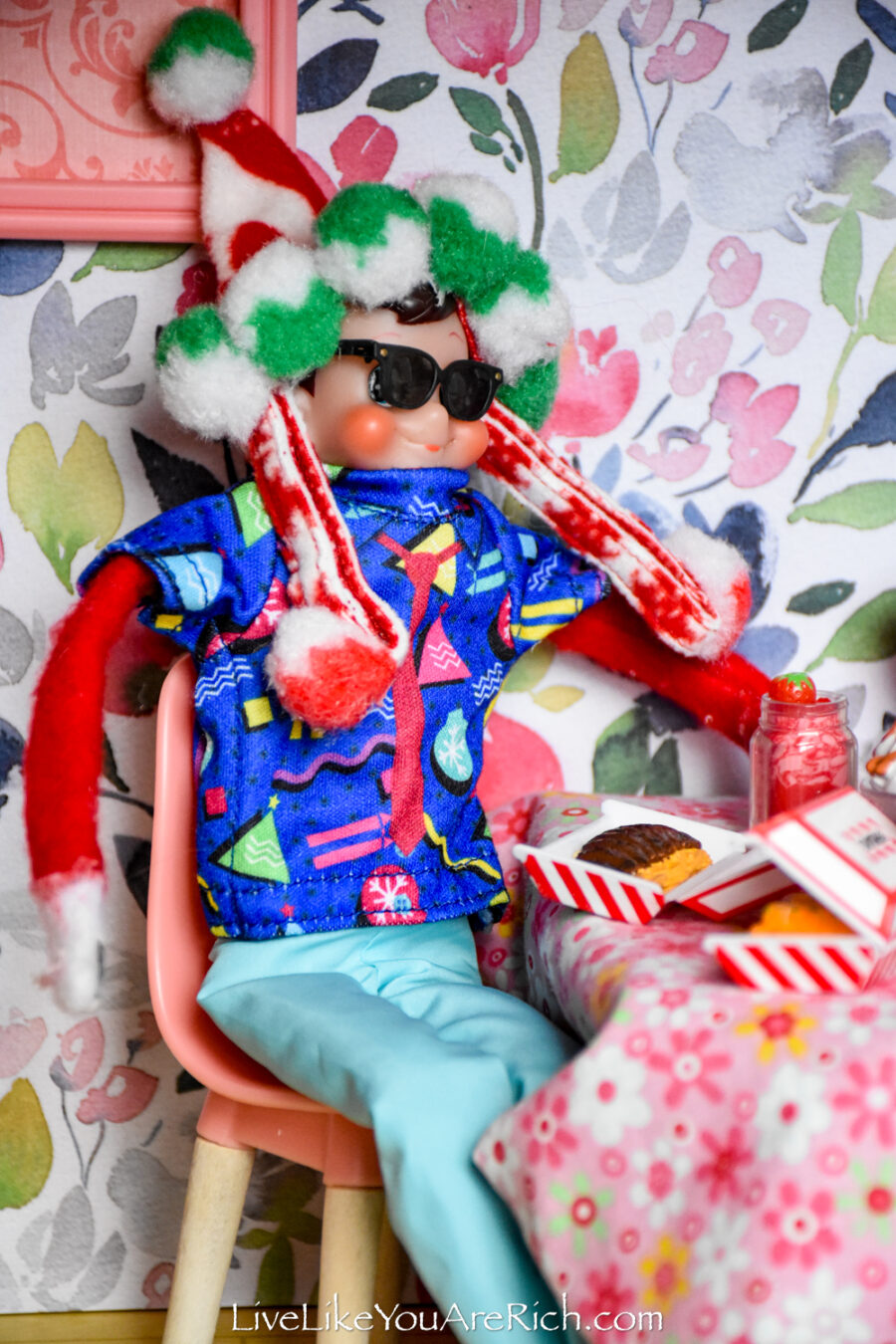 Elf on the Shelf: Rewind 80's Dollhouse - Live Like You Are Rich