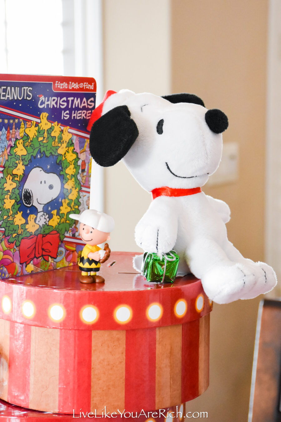 Snoopy from Peanuts Christmas tablescape-2 - Live Like You Are Rich