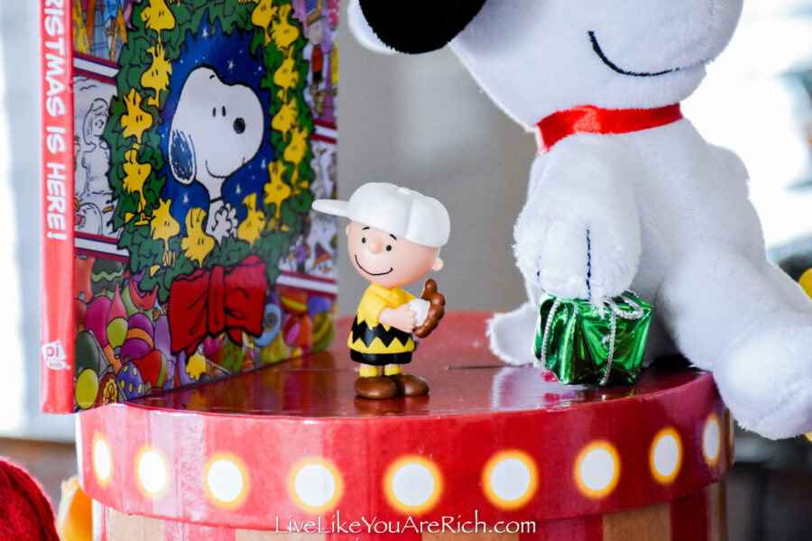 Christmas Tablescape: Snoopy from Peanuts - Live Like You Are Rich