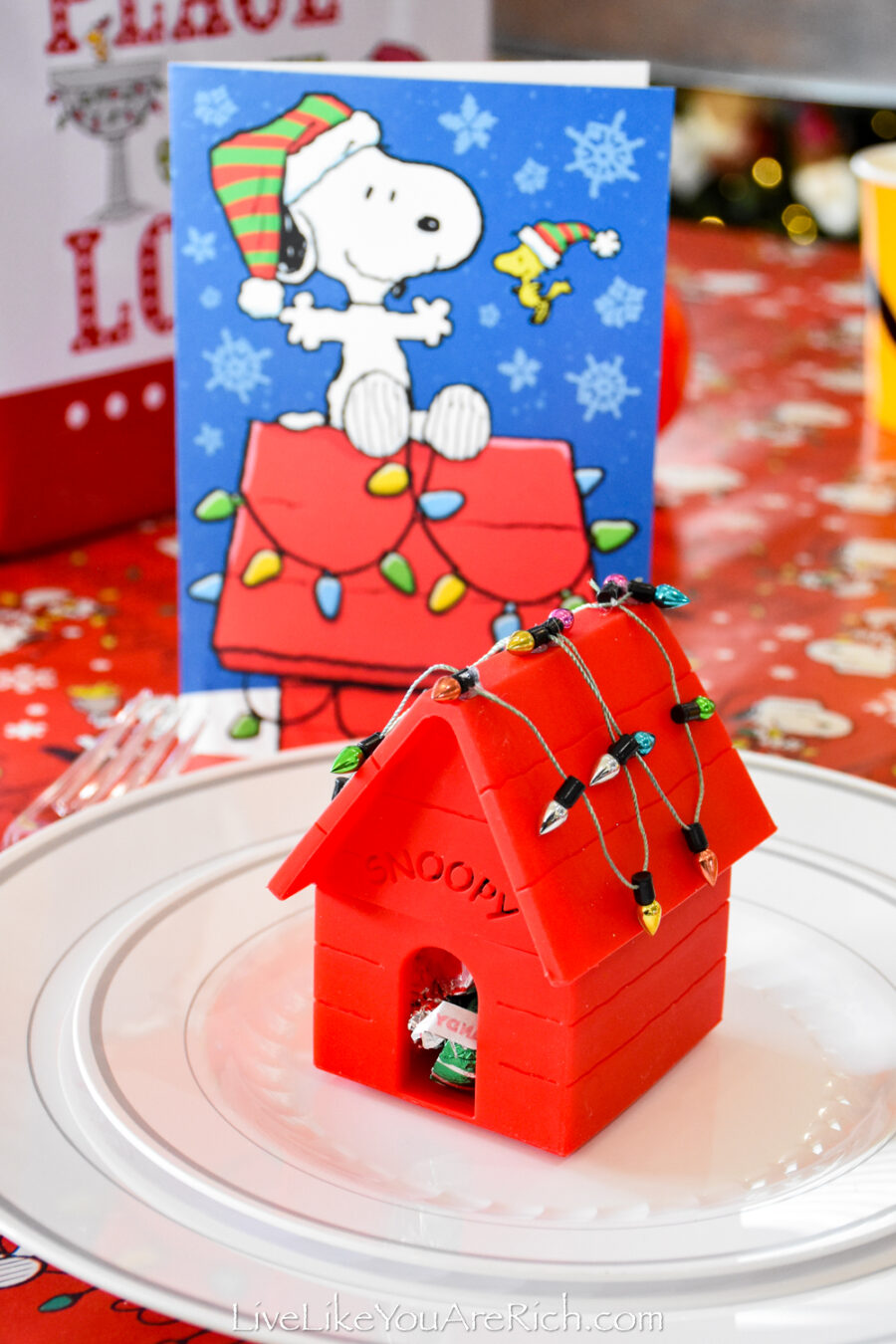 Christmas Tablescape: Snoopy from Peanuts - Live Like You Are Rich