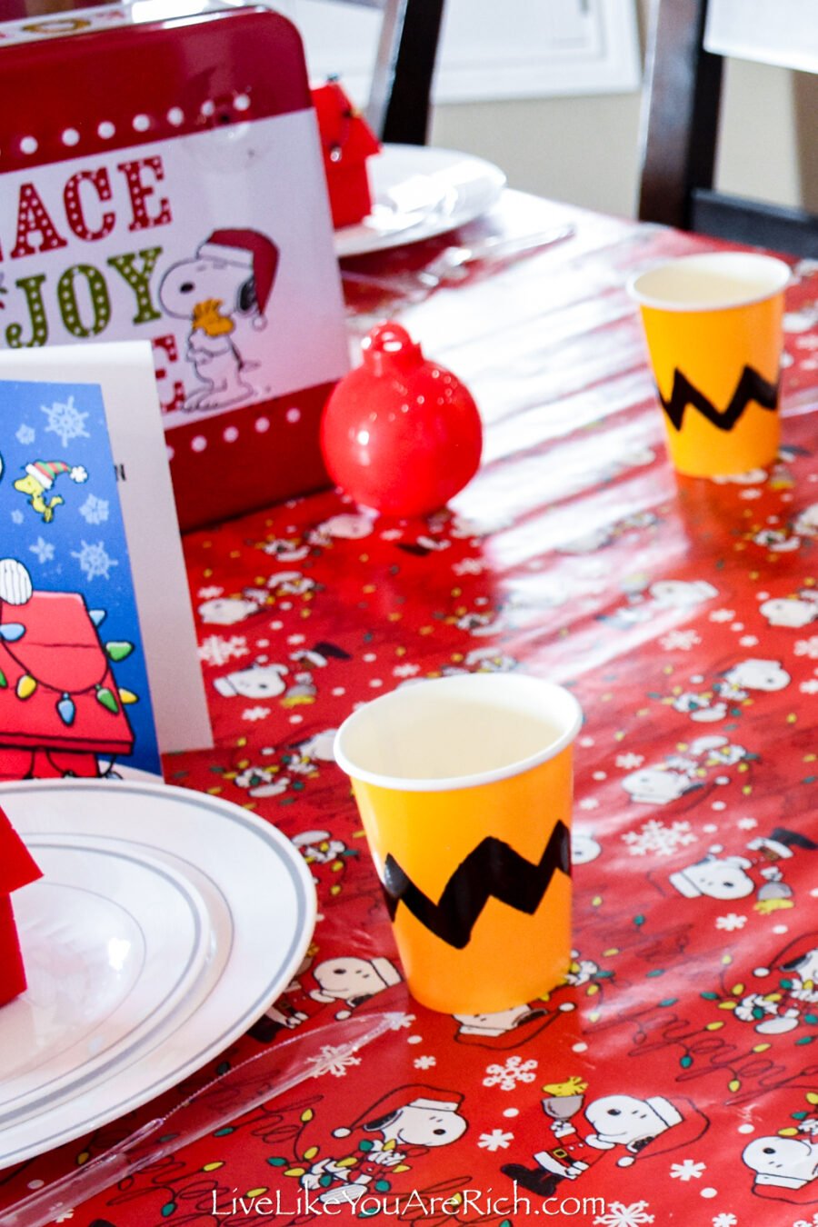 Christmas Tablescape: Snoopy from Peanuts - Live Like You Are Rich