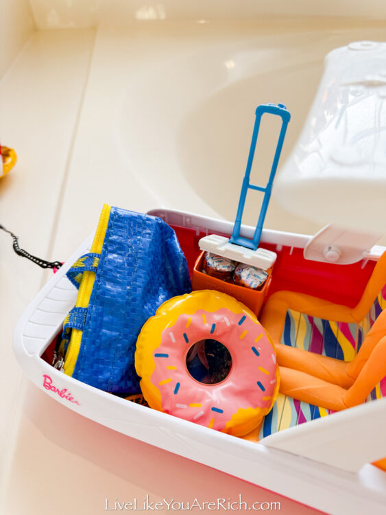 Elf on the Shelf: Tubing Behind a Boat - Live Like You Are Rich