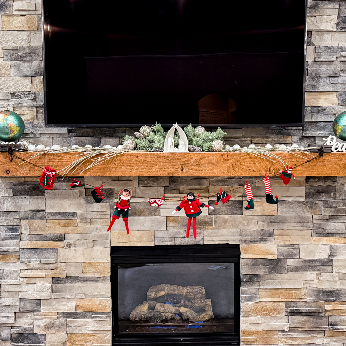 Elf on the Shelf: Clothesline - Live Like You Are Rich