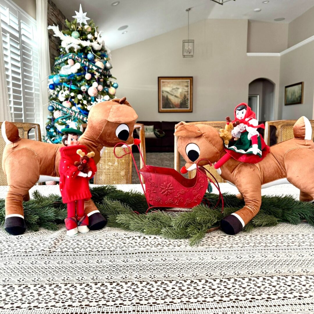 Elf on the Shelf: Rudolph the Red Nosed Reindeer - Live Like You Are Rich