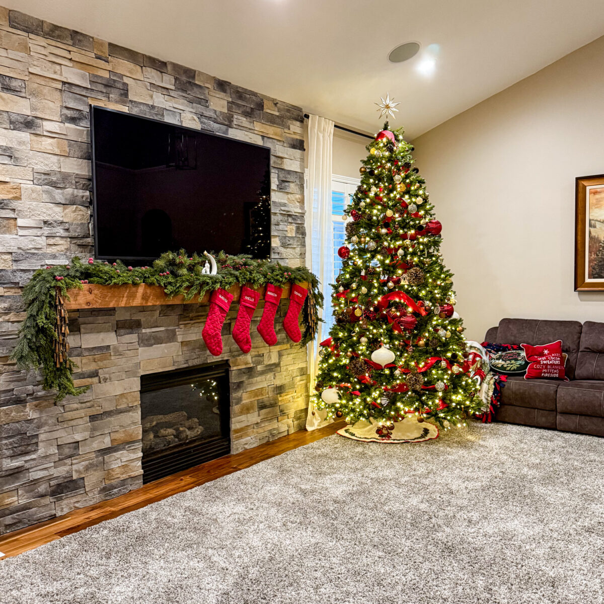 Traditional Christmas Mantel Design - Live Like You Are Rich